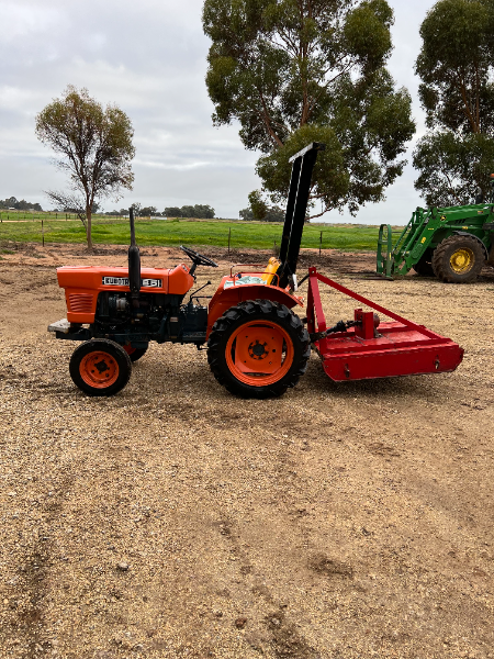 Lot 16 - Kubota L185 Tractor & Slasher | AuctionsPlus