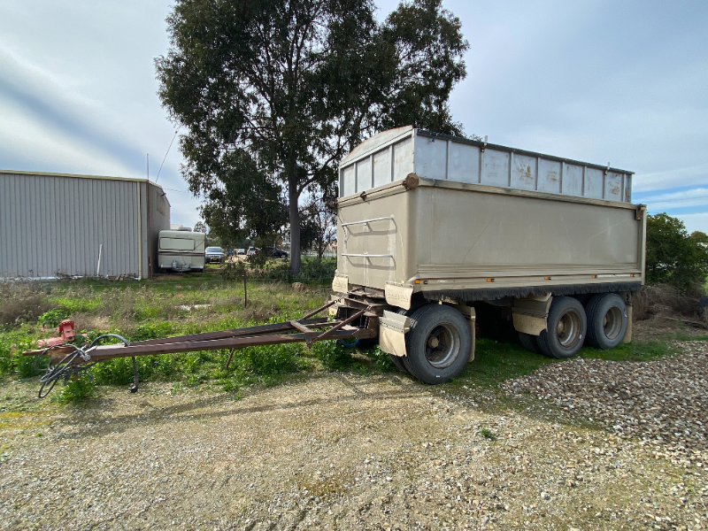 Lot 11 - Hamelex White Tipping Dog Trailer #1 | AuctionsPlus