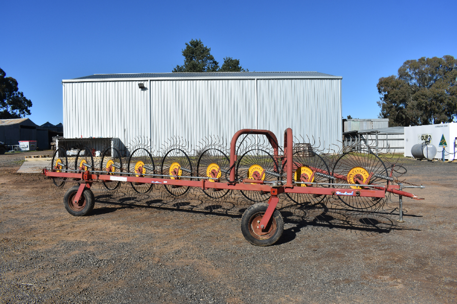 Lot 2 - Siltrex Columbia TR9 9 wheel hay rake | AuctionsPlus