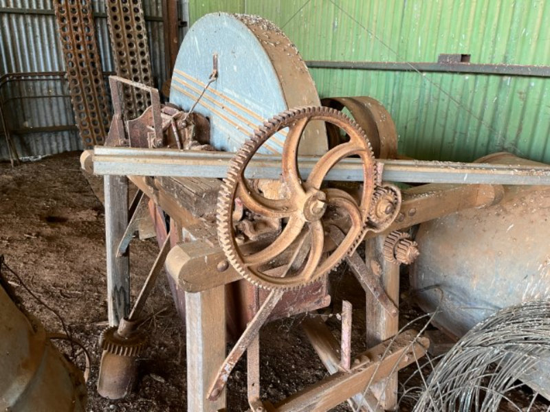 Lot 38 - Antique Chaff Cutter | AuctionsPlus