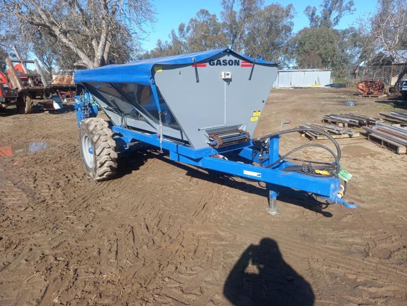 Lot 17 - GASON Series 5030 Trailing Spreader | AuctionsPlus