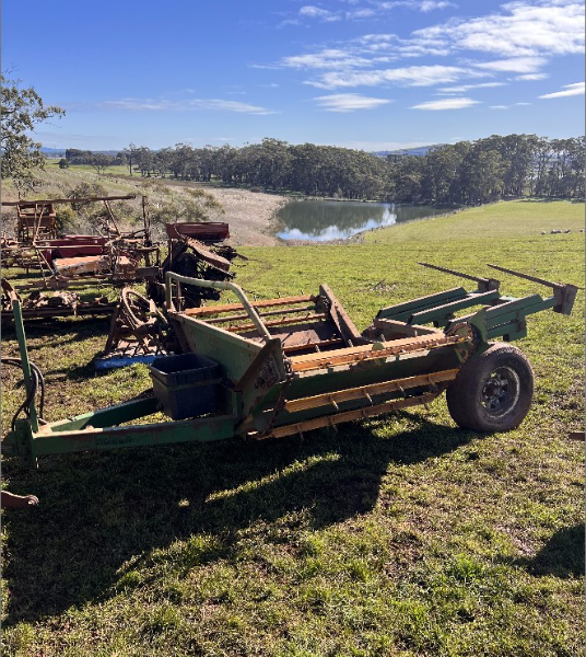 Lot 32 - Elsworth Feed Out Cart | AuctionsPlus