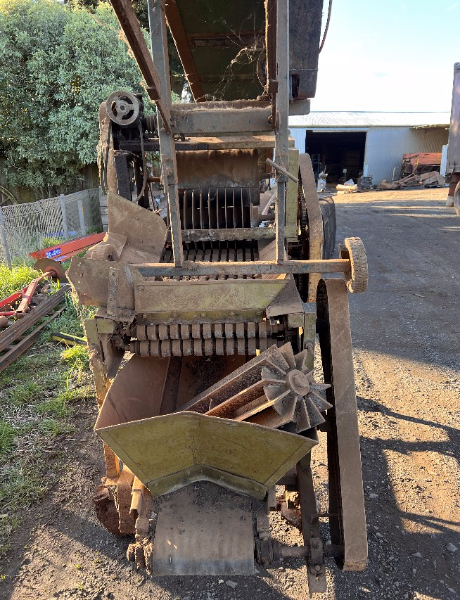 Lot 38 - Myers Potato Seed Cutter | AuctionsPlus