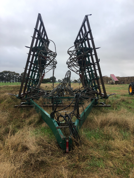 Lot 27 - Janke universal air seeder bar | AuctionsPlus