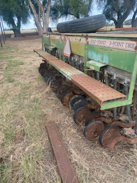 Lot 33 - Great Plains 15 Plains Solid Stand Disc Seeder | AuctionsPlus