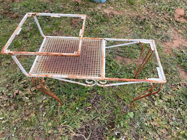Lot 251 - Antique Pot Stand | AuctionsPlus