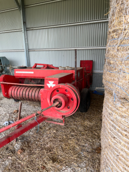 Lot 197 - Small baler | AuctionsPlus