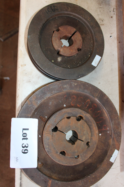 Lot 39 - QUICK RELEASE PULLEYS X 2 | AuctionsPlus