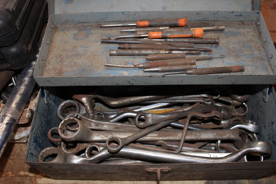Lot 45 - TOOLBOX & TOOLS | AuctionsPlus