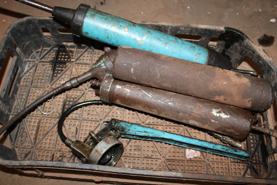 Lot 59 - VARIETY OF GREASE GUNS, PUMP & SYRINGE | AuctionsPlus