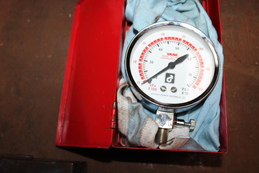 Lot 83 - VANE COMPRESSION TESTER | AuctionsPlus