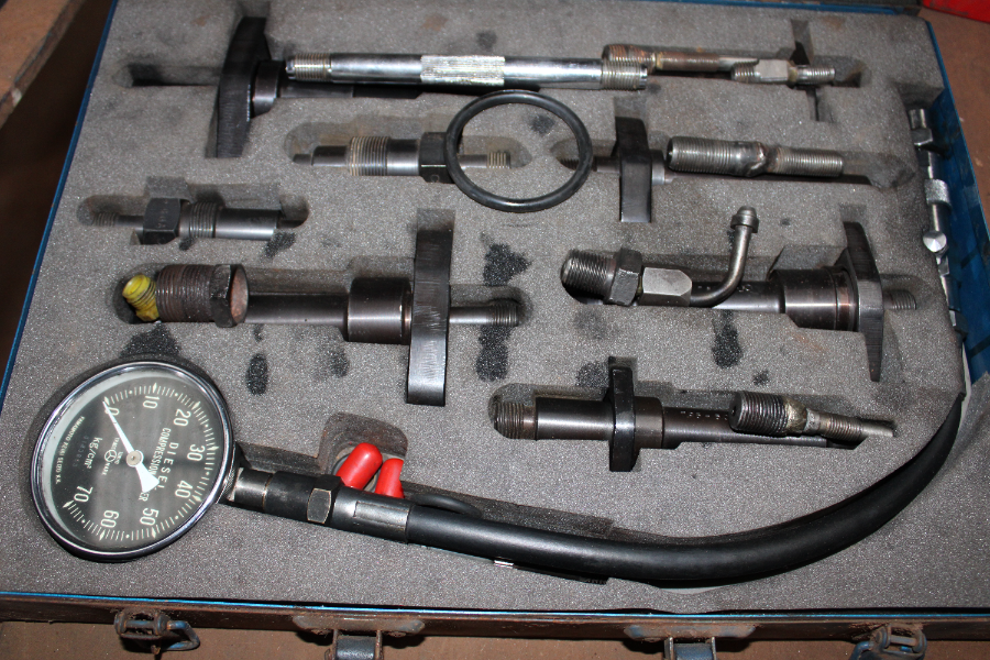 Lot 84 - COMPRESSION TESTING KIT | AuctionsPlus