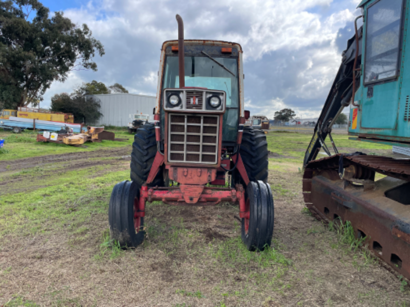 Lot 8 - International 786 Tractor | AuctionsPlus