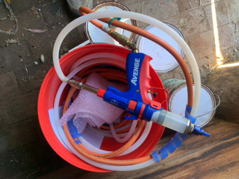 Lot 77 - BAYER GAS GUN & 3 TINS OF SIRO MARK | AuctionsPlus