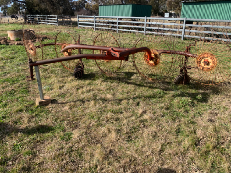 Lot 109 - TRAILABLE HAY RAKE | AuctionsPlus