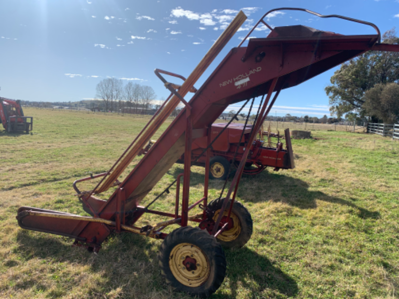 Lot 110 - NEW HOLLAND 471 HAY Loader | AuctionsPlus