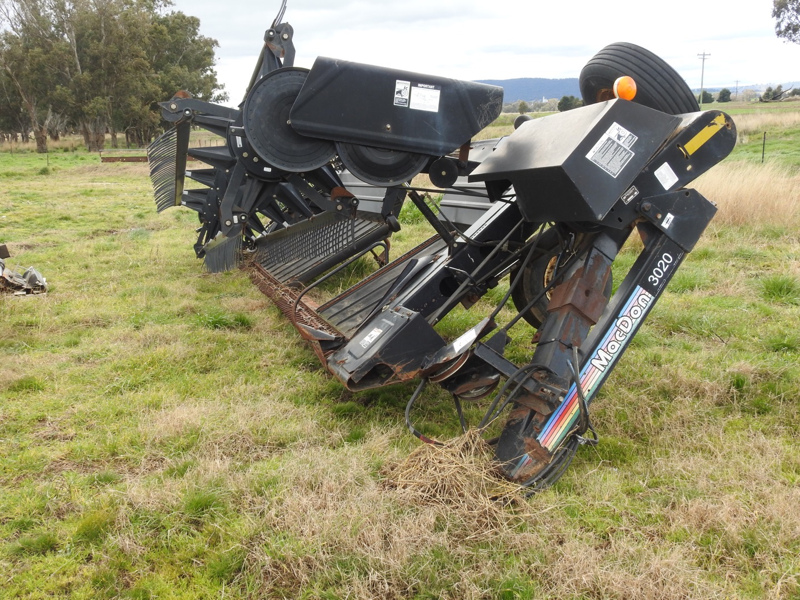 Lot 20 - MacDon front | AuctionsPlus