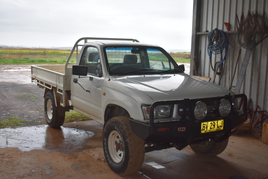 Lot 160 - 2000 Toyota Hilux | AuctionsPlus
