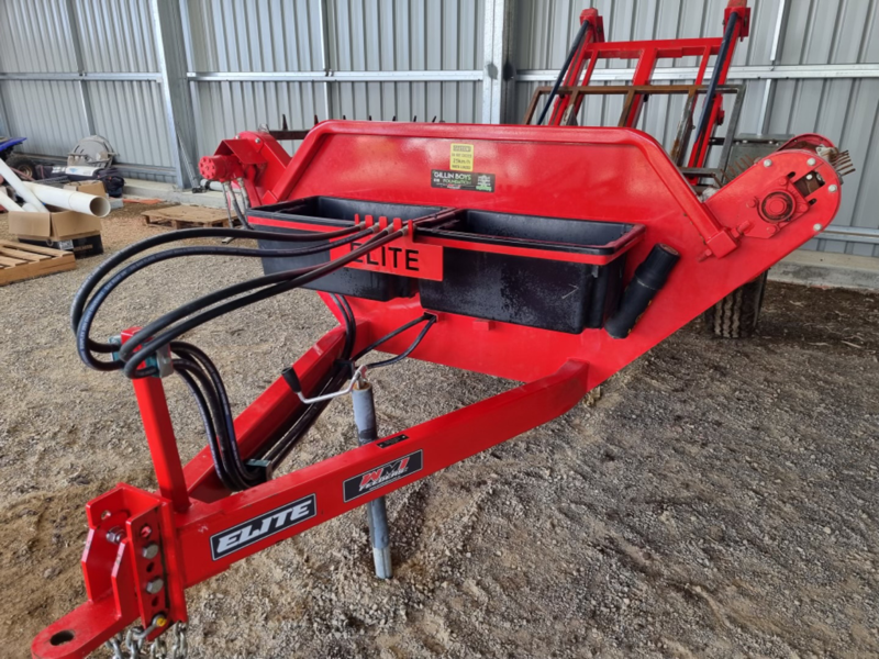 Lot 35 - Hay feed out cart | AuctionsPlus