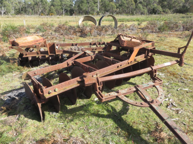 Lot 29 - 22 Plate Offset Discs | AuctionsPlus