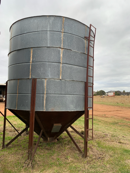Lot 170 - Silo | AuctionsPlus