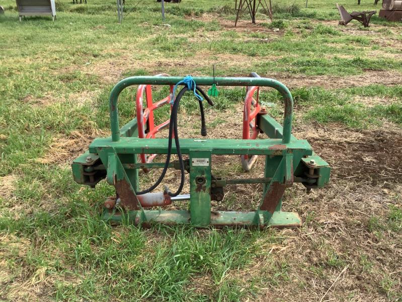 Lot 11 - Silage soft hands grab | AuctionsPlus