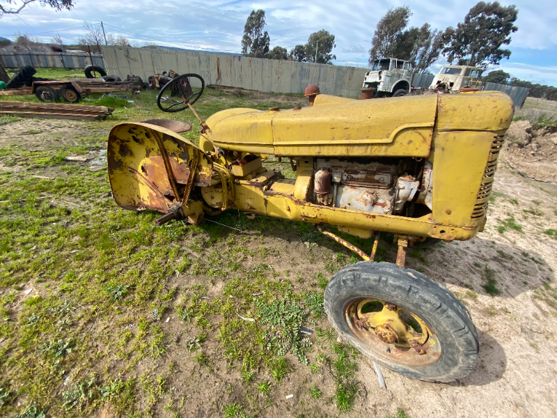 Lot 53 - AW4 International Tractor | AuctionsPlus