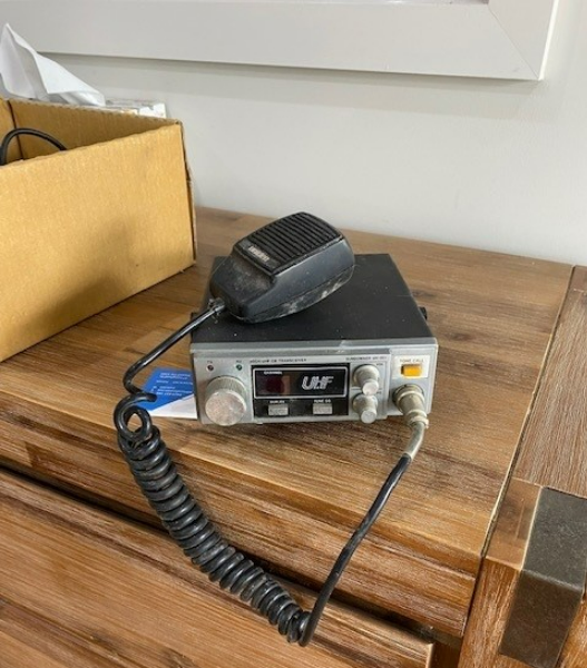 Uniden Sundowner UH-100 UHF | AuctionsPlus