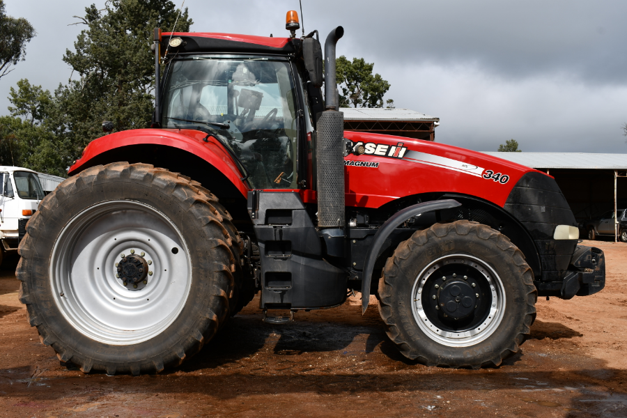 Lot 2 - 2015 Case 340 Magnum | AuctionsPlus