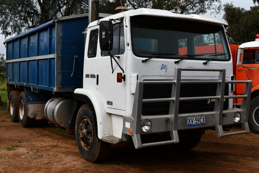 Lot 9 - Acco 2350e Grouper truck | AuctionsPlus