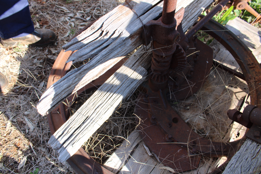 Lot 26 - Vintage Chaff Cutter | AuctionsPlus