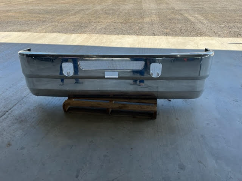 Lot 49 - Mac Superliner Bumper | AuctionsPlus
