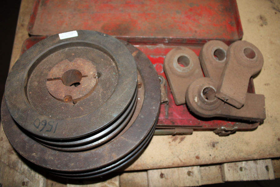 Lot 160 - Weld on Swivel Bearings Plus Quick Release Pulleys X 2 ...