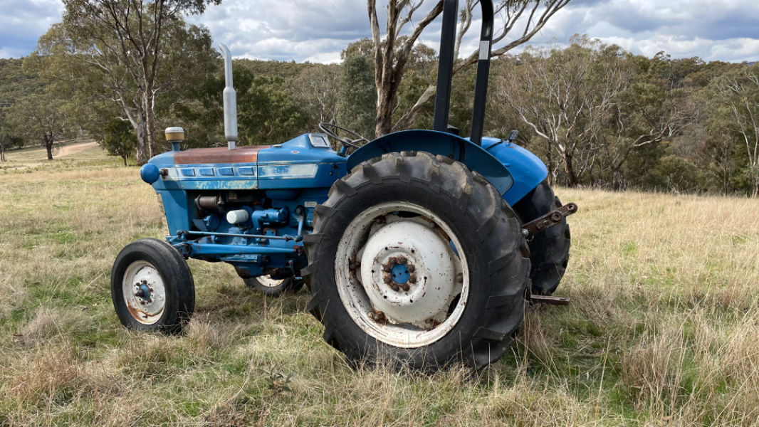 Lot 42 - FORD 3000 TRACTOR | AuctionsPlus