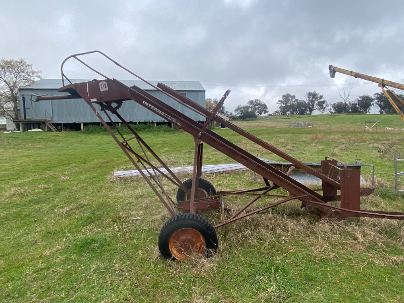 Lot 7 - International Bale Elevator | AuctionsPlus