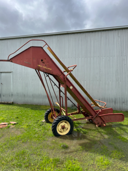 Lot 238 - New Holland Bale Elevator | AuctionsPlus