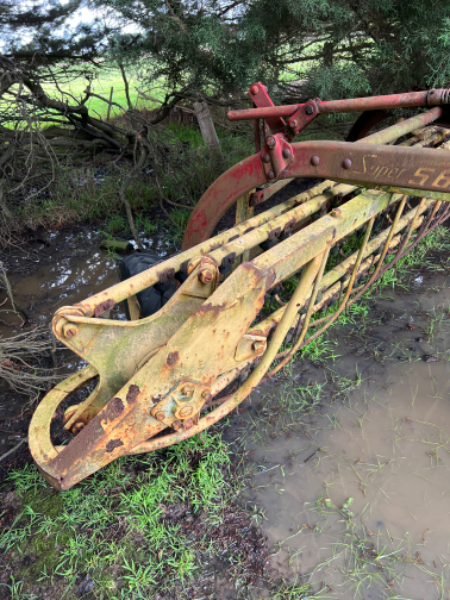 Lot 241 - New Holland Roller Bar Hay Rake | AuctionsPlus