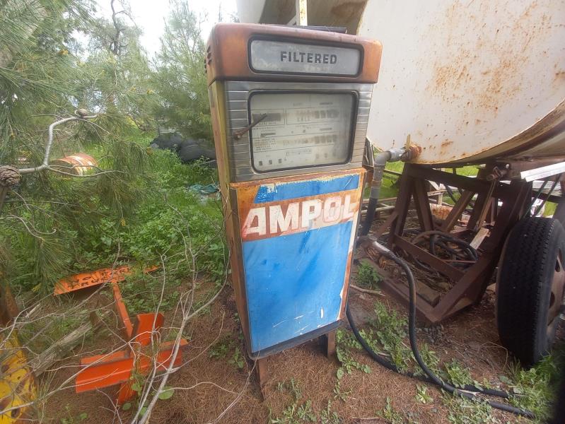 Lot 102 - Ampol Fuel Bowser | AuctionsPlus