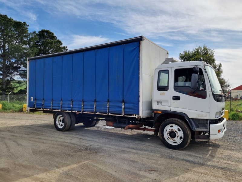 Lot 64 - 2003 Isuzu FSR 700 Long Curtiansider | AuctionsPlus