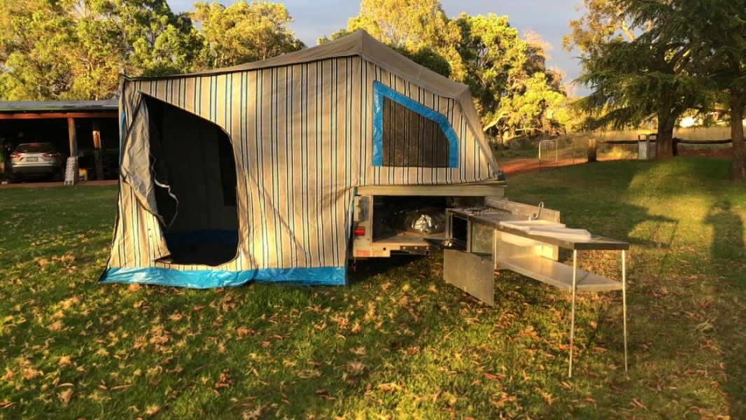 Lot 72 - 2004 Nathan Camper Trailer | AuctionsPlus