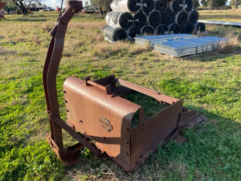 Lot 30 - Britstand Silt Scoop Model 30 | AuctionsPlus