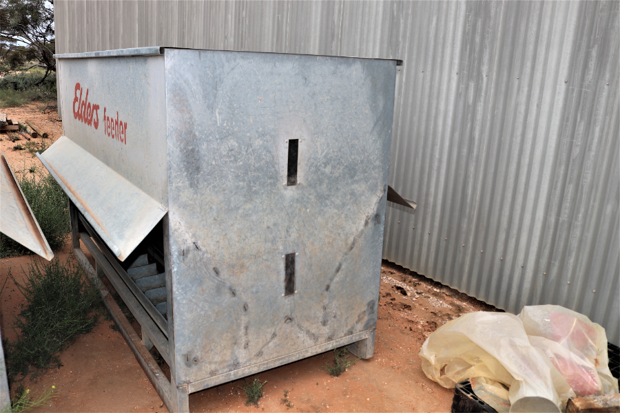 Lot 90 - Galvanised Sheep Feeder | AuctionsPlus
