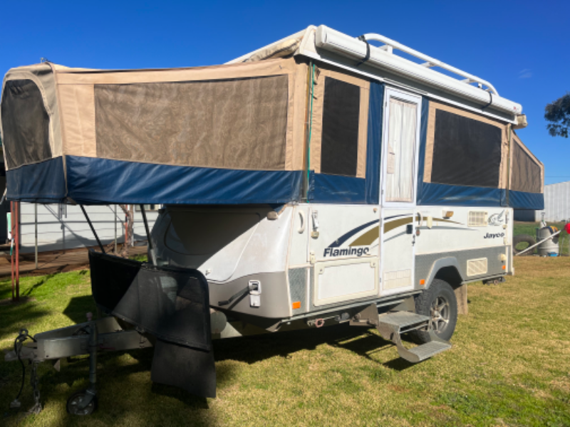 Lot 23 - Caravan | AuctionsPlus