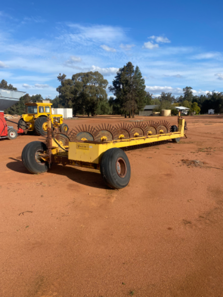 Lot 66 - Stick Rake | AuctionsPlus