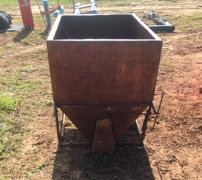 Lot 229 - 1/2 tonne sheep feeding Bin | AuctionsPlus