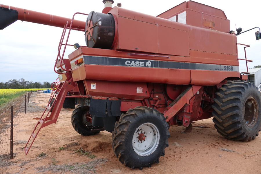 Lot 106 - 1996 Case header 2188 with 30 ft 1010 front | AuctionsPlus