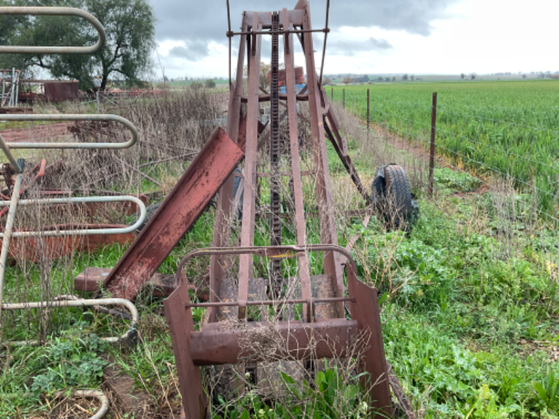 Lot 25 - Hay Elevator | AuctionsPlus