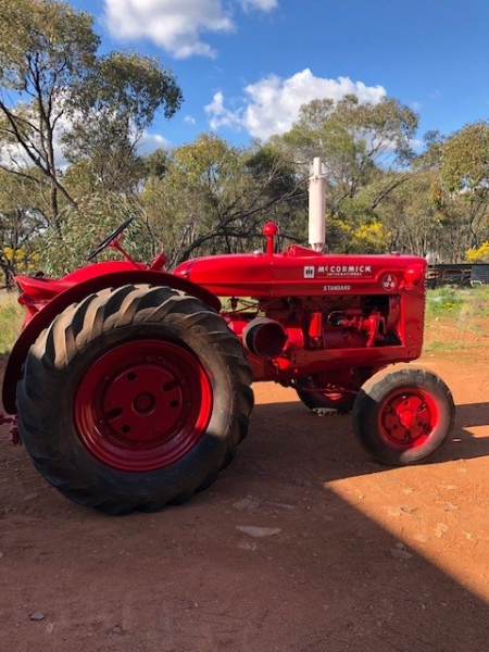 Lot 39 - 1953 international AW6 Tractor | AuctionsPlus