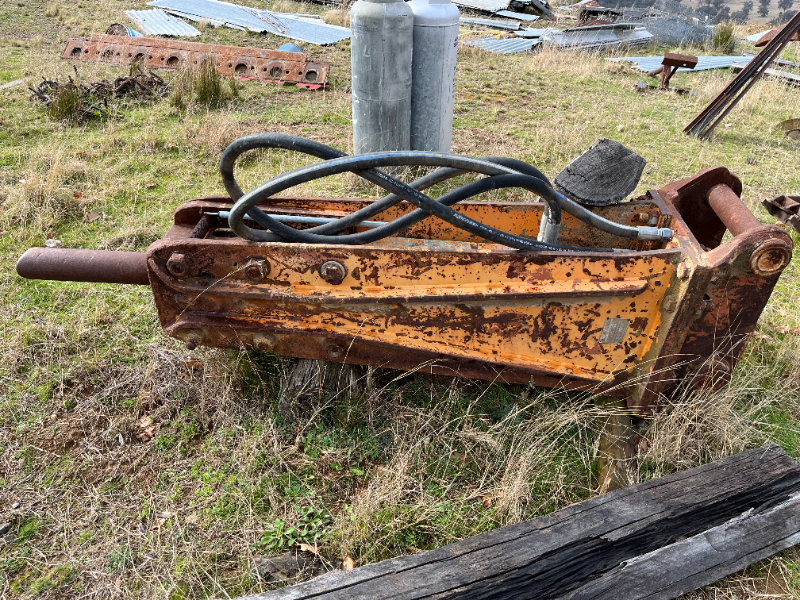 LOT 55 - HOGAN ROCK HAMMER | AuctionsPlus