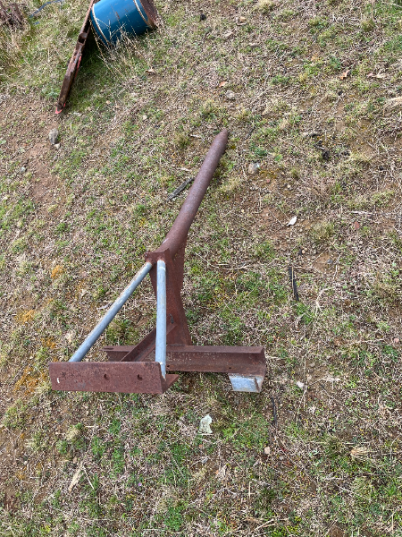 LOT 134 - ROUND BALE SPIKE | AuctionsPlus